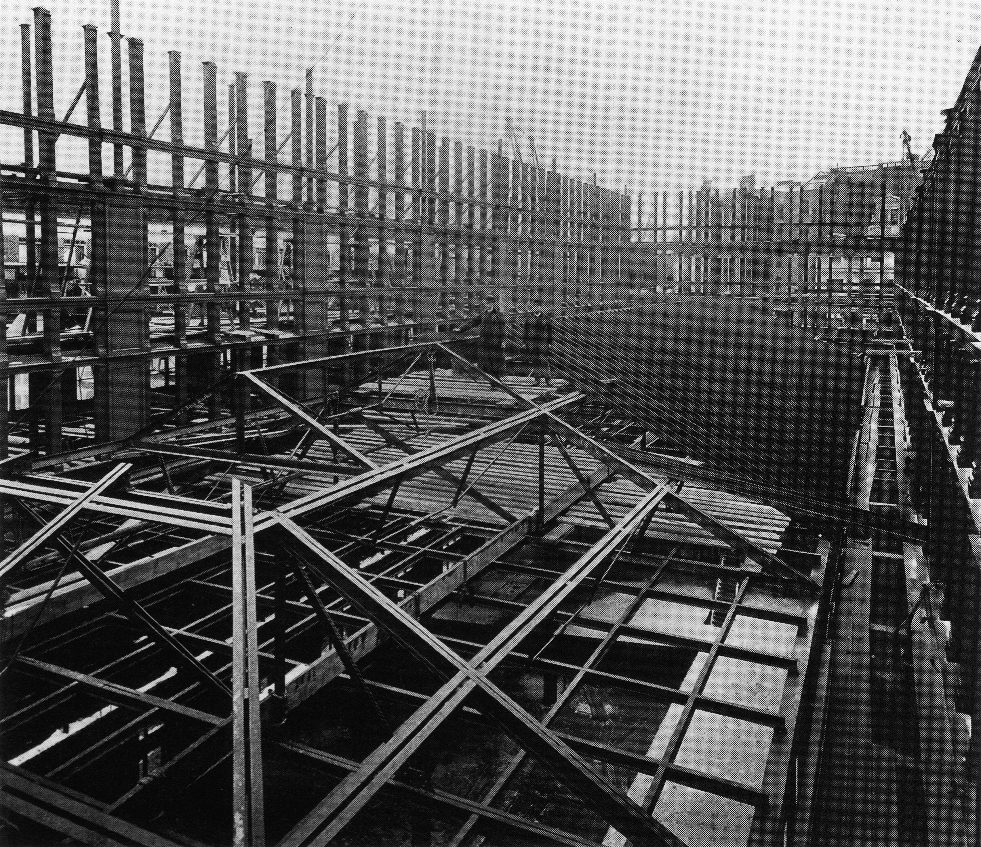 8.5. THE RETURN OF THE IRON FRAME TO THE EXTERIOR – The Architecture ...