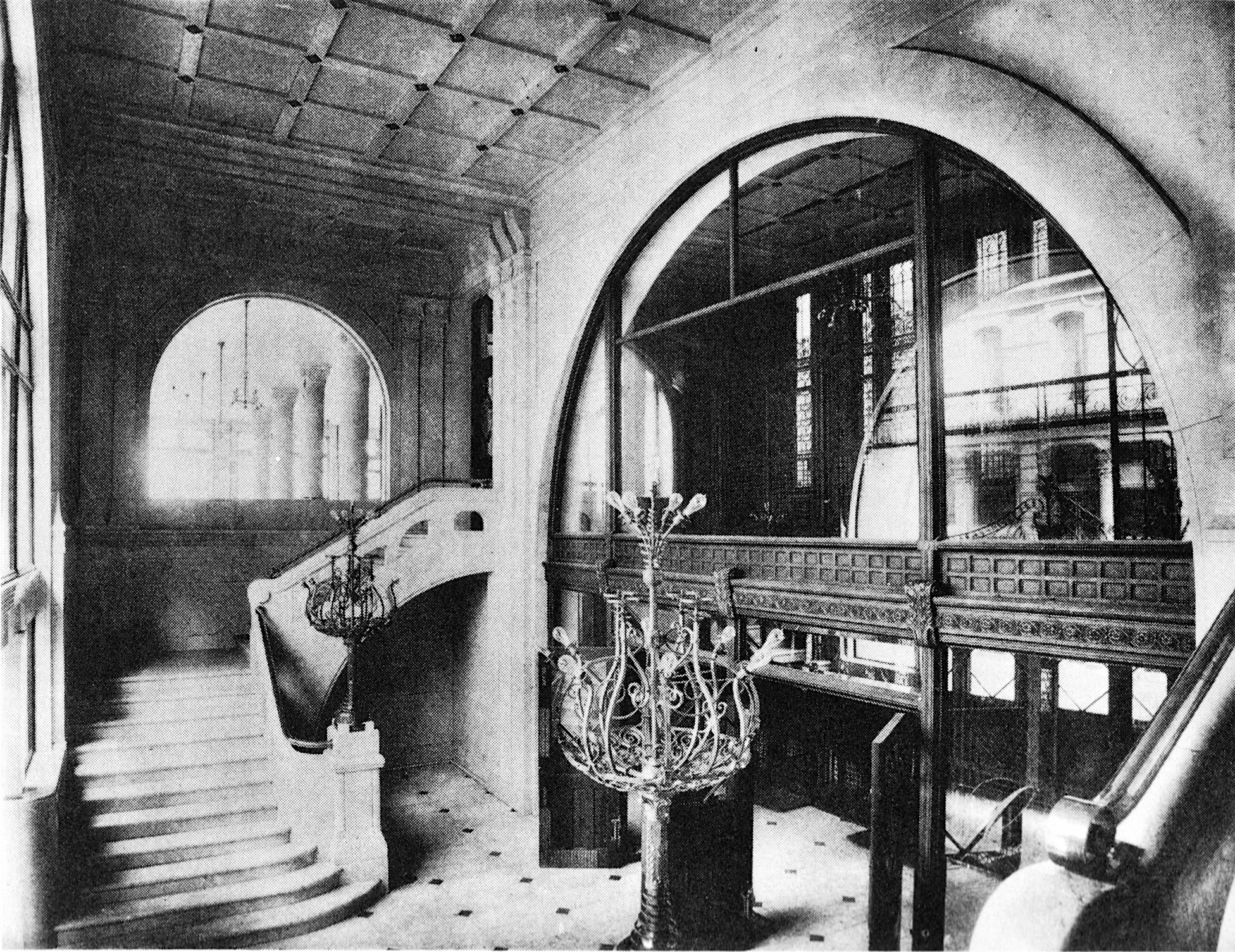 11.13. ROOT’S CHOREOGRAPHY THROUGH THE ATRIUM – The Architecture Professor